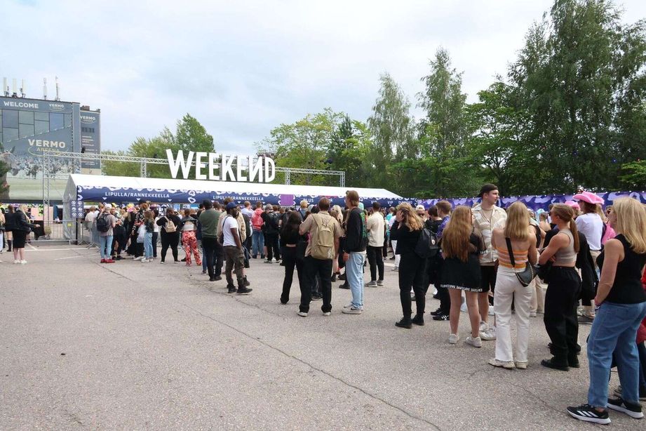 Weekend-festivaali alkoi karmealla kaaoksella – Järjestelyt pettivät ja ...