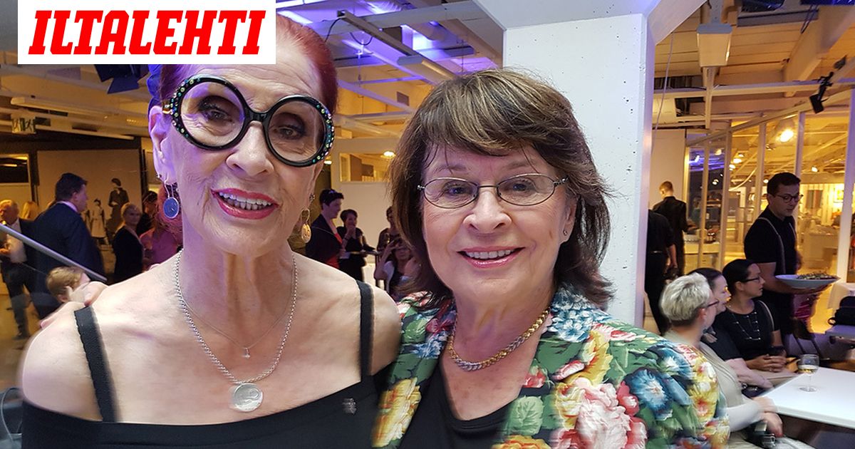 Aira Samulin toi muotishow't Suomeen - pokkasi nyt palkinnon mittavasta ...