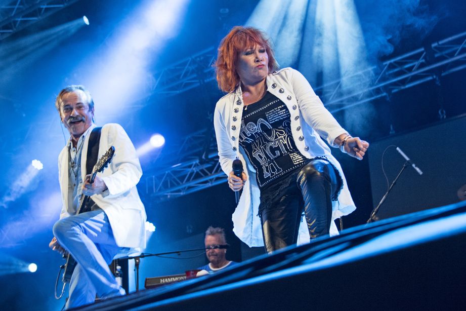 Vicky Rosti ja Freeman polkaisivat Iskelmäfestivaalit käyntiin ...