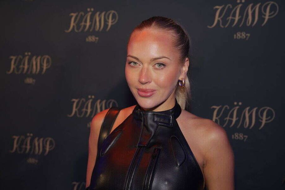 Erika Vikman ja eronnut Erna Husko ikuistivat intiimin hetkensä Linnan ...