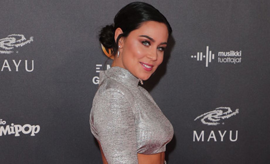 Anna Abreu kuin silakka - Ali Jahangiri julkaisi hervottomia kuvapareja ...