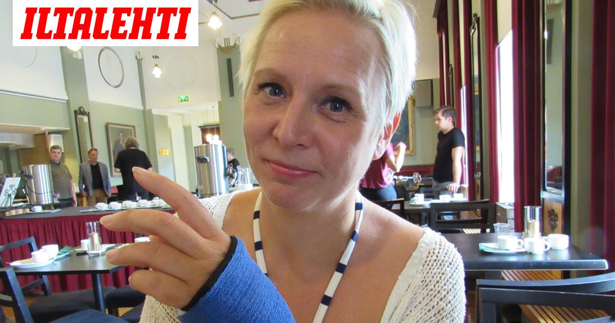 Näyttelijä Mari Turunen kompuroi kauppareissulla: Kipsi kädessä ...