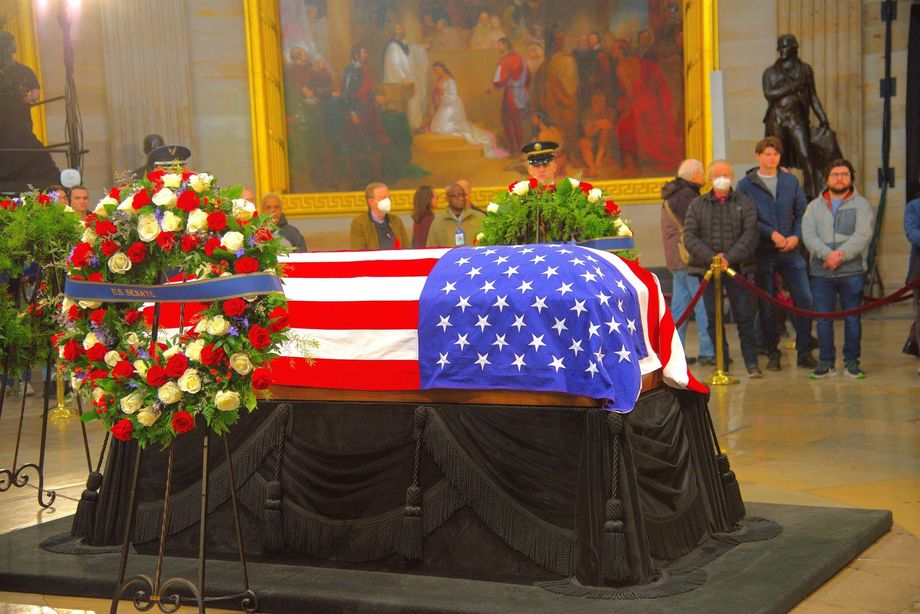 Jimmy Carter haudattiin – Yksi hautajaisvieras ei suostunut kättelemään ...