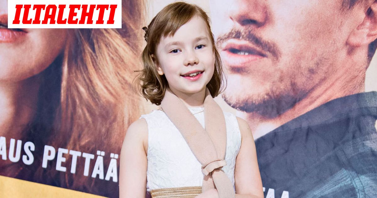 Nuori Eedit Patrakka edusti Äkkilähtö-elokuvan kutsuvierasnäytöksessä ...