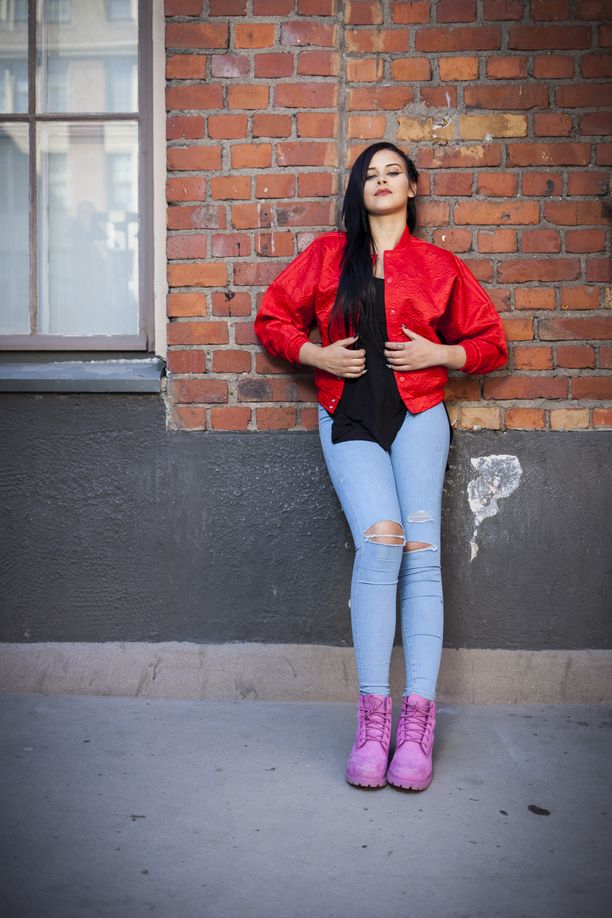 Sara forsberg julkaisee uutta musiikkia