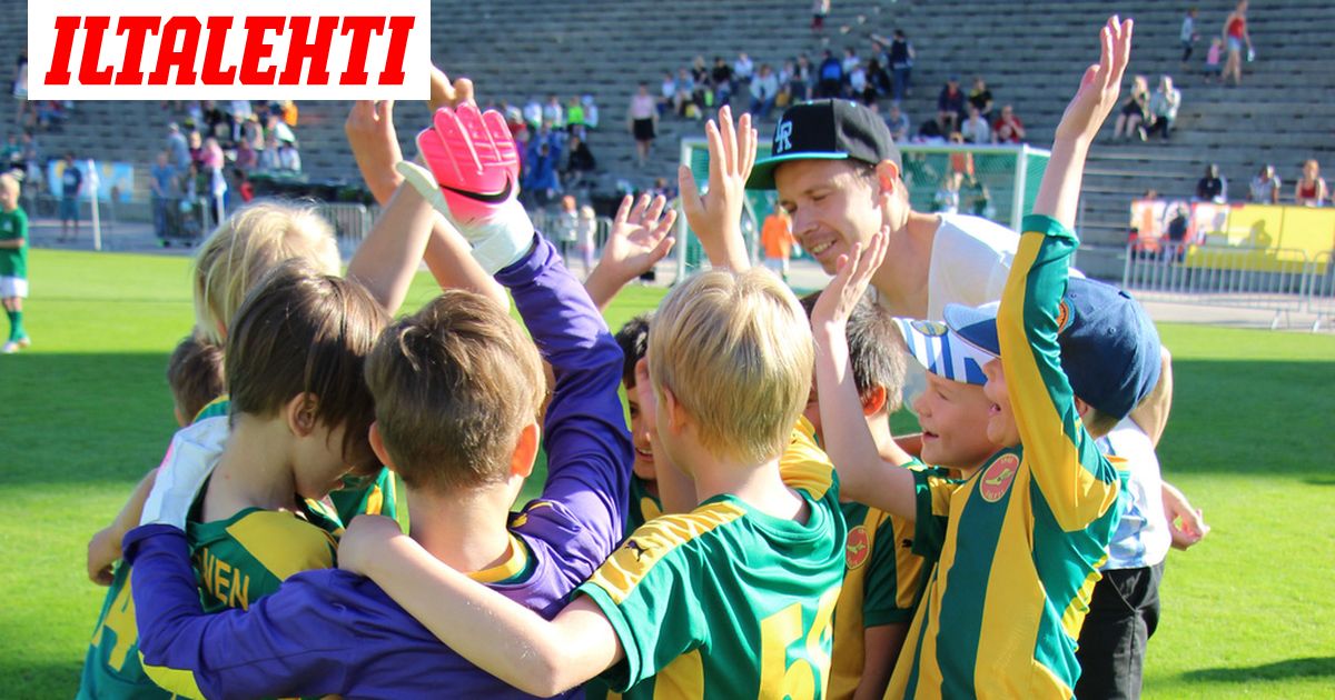 Jalkapallon juhlaa! Helsinki Cup alkoi aurinkoisissa tunnelmissa