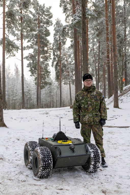 Parolassa esiteltiin tulevaisuuden sotarobotti Laykka