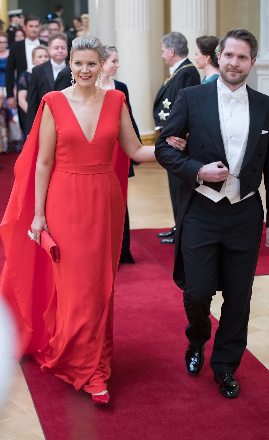 Kansanedustaja Sofia Vikman odottaa esikoistaan