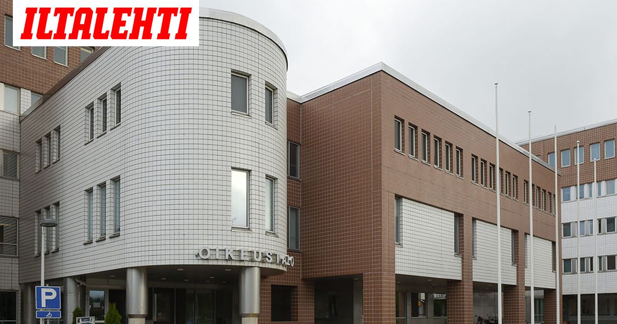 Haulikon kanssa liikkunut mies yritti ampua poliiseja - syytteet murhan yrityksestä