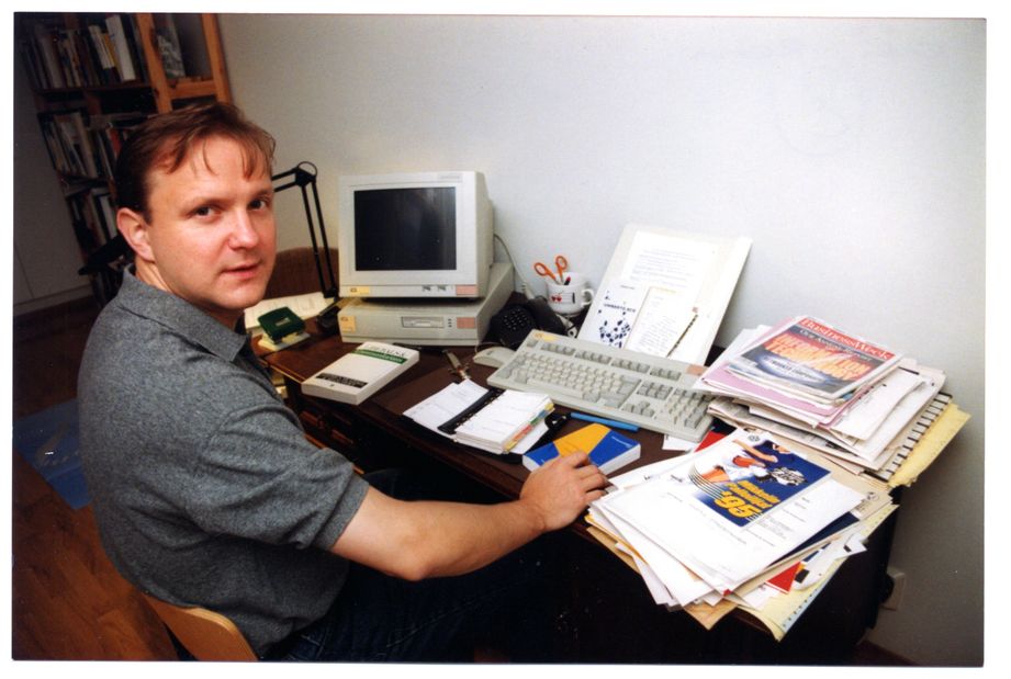 Olli Rehn sanoi olevansa albiino – Albinismiyhdistyksen johtajaa ei ...