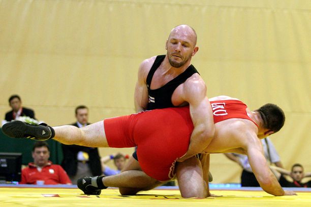 Kuinka monta olympiamitalia Marko Yli-Hannuksela voitti painiurallaan?