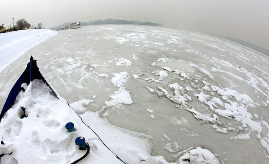 Tonava lähes umpijäässä