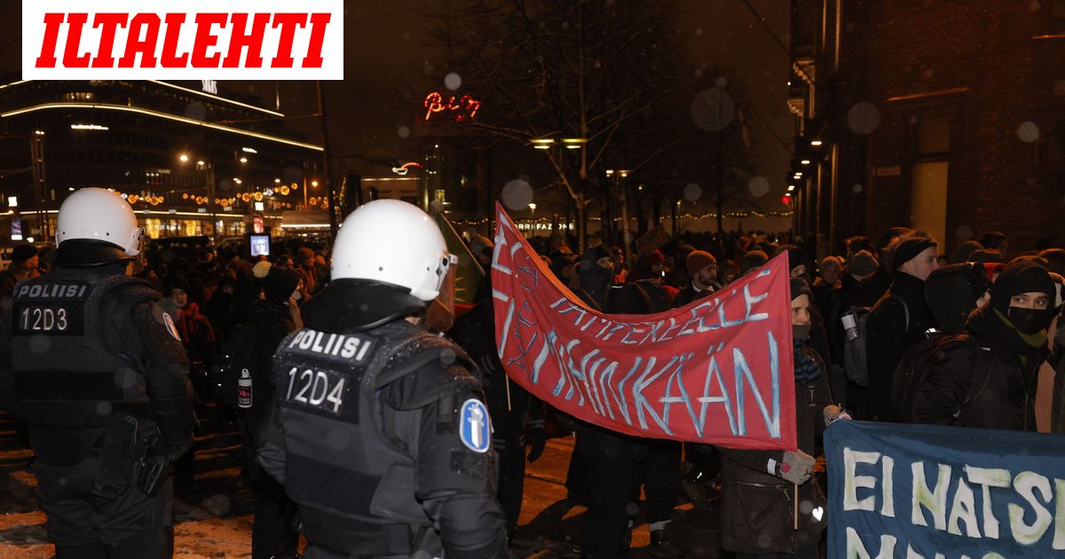 Savupommit pysäyttivät Helsinki ilman natseja -marssin