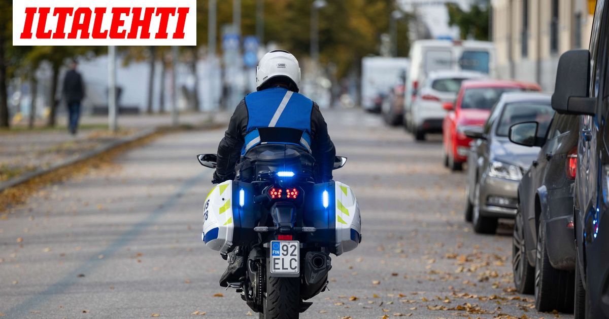 Nuori mies kaahasi poliisia pakoon moottoripyörällä – Törmäsi puomiin ja sitten paljastui lisää ...