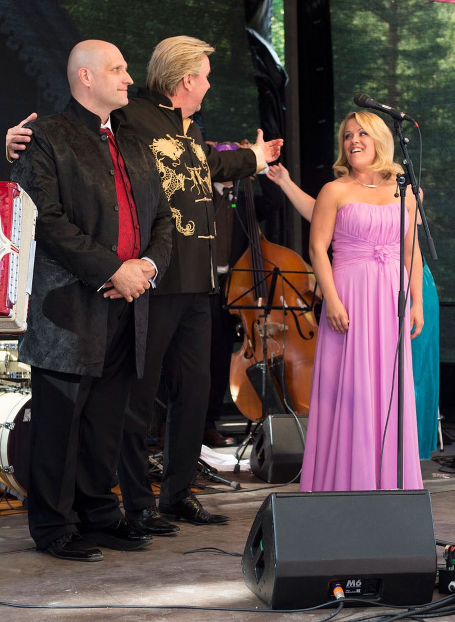 Eronneet Heidi Pakarinen ja Mika Pohjonen: Jäätävä kohtaaminen työkeikalla