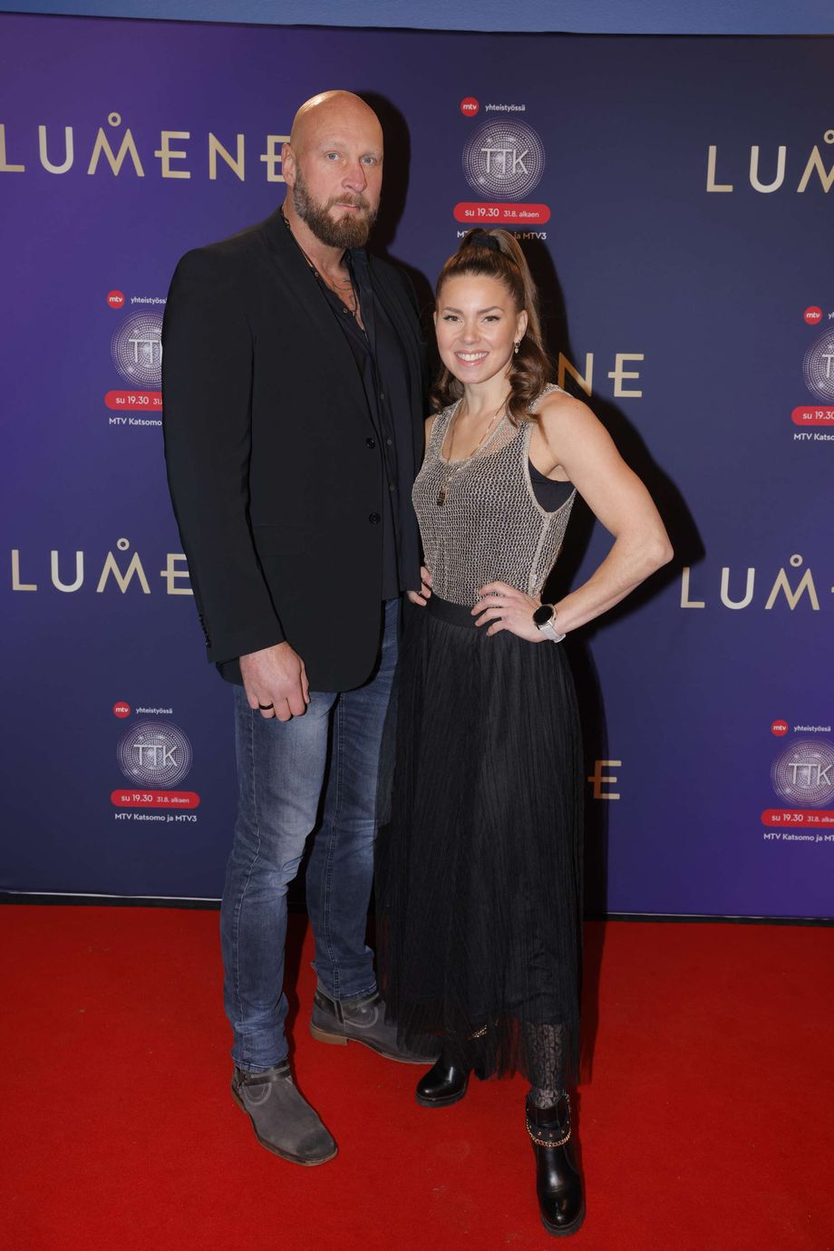 Robert Helenius ja Viivi Pumpanen poseeraavat ensimmäistä kertaa ...