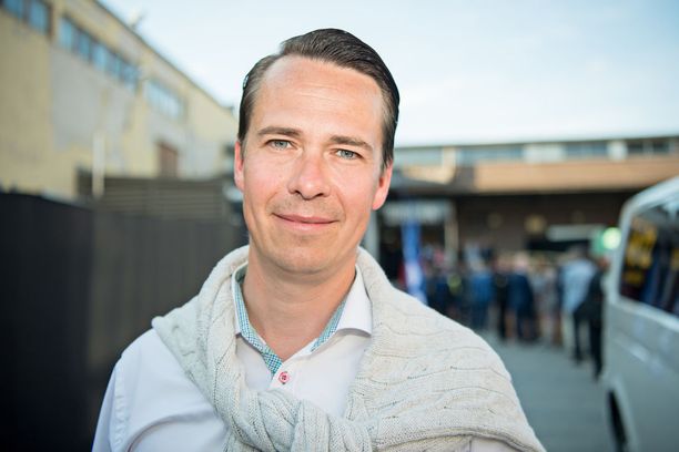 Carl Haglund hyppäsi eduskunnasta yritysmaailmaan, eikä kadu: ”Nyt ...