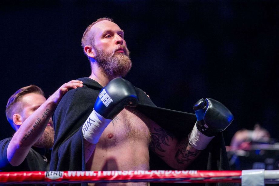 Kuva näyttää mielettömän muutoksen – Robert Helenius hyppää viikossa ...