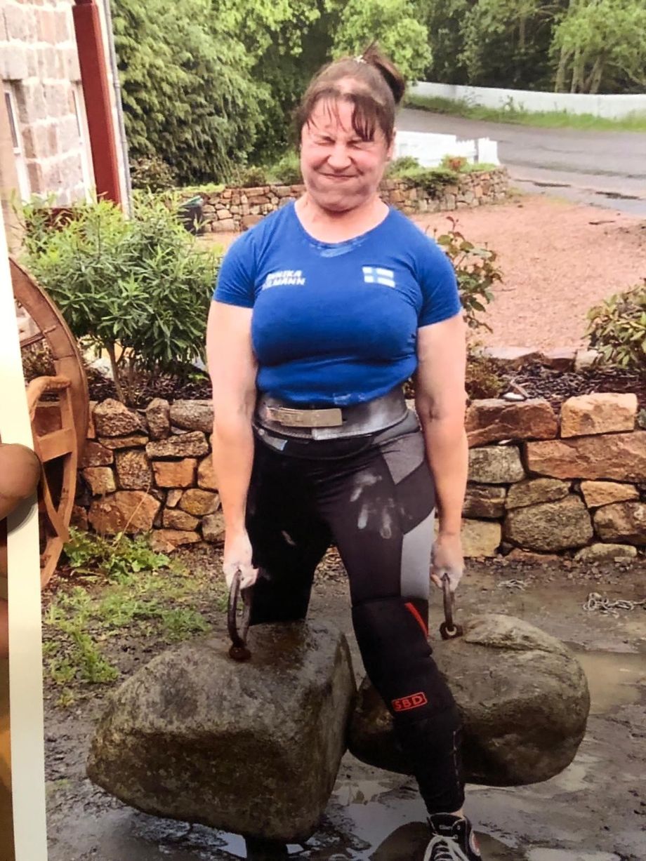 Suomalainen Annika Eilmann nosti Dinnien kivet ja teki historiaa – piti ...