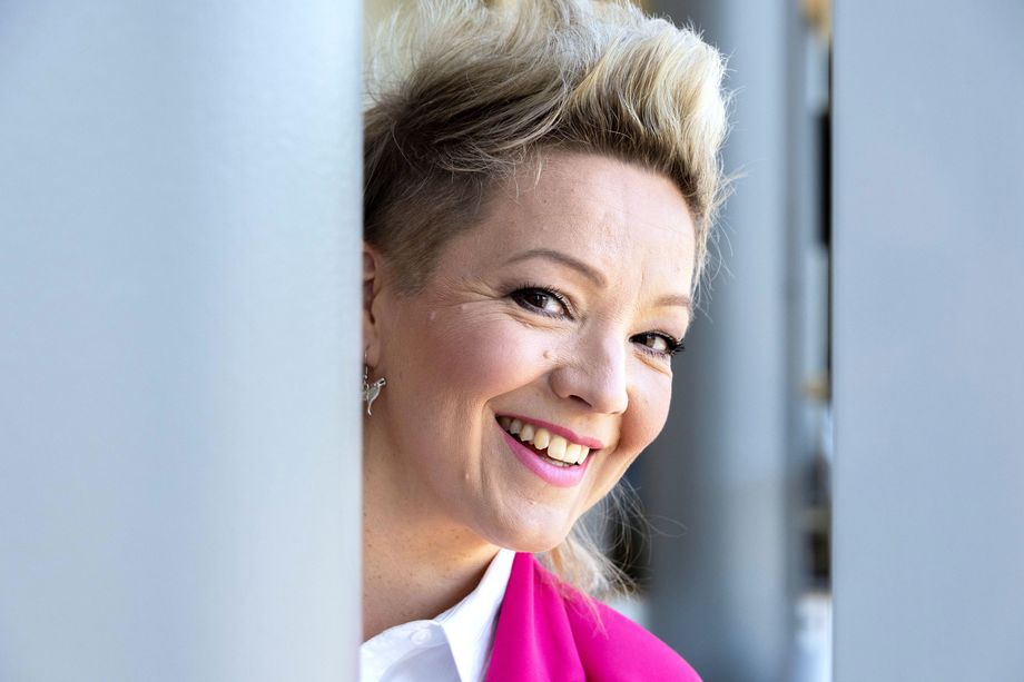 Annika Eklund yllättää: julkaisee ihka ensimmäisen musiikkivideon