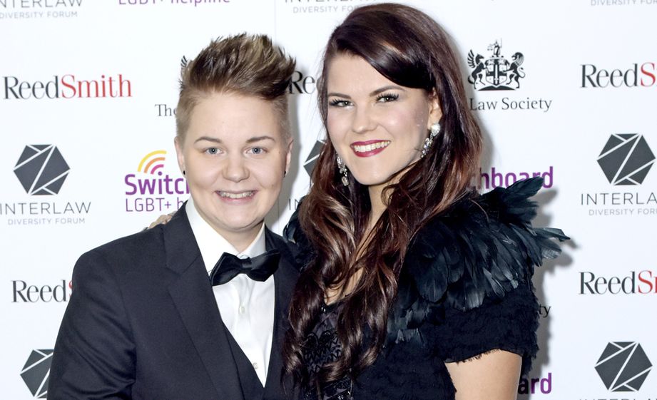 Saara Aalto ja Meri Sopanen taas Lontoossa - edustusasut sävy sävyyn