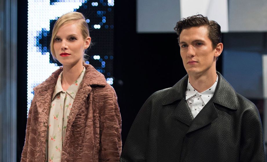 Huippumalli Suvi Riggs lemmenlomalla miehensä kanssa - pusukuva!