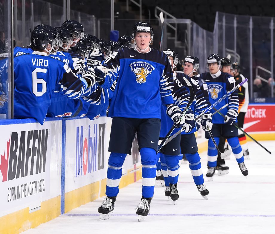 Samuel Helenius tekee ”vääriä hommia” – takoo maaleja Suomelle
