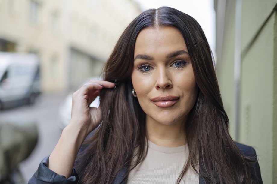 Sara Sieppi pakeni pimeyttä aurinkoon