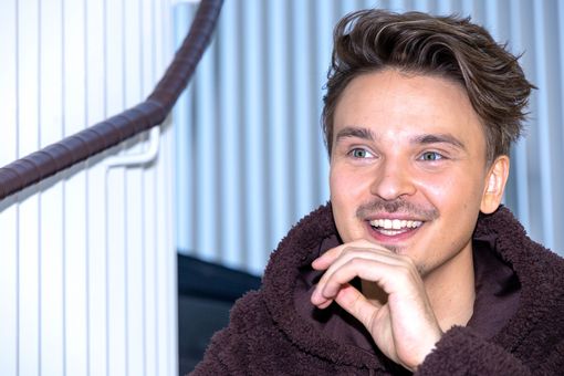 Video: Roope Salminen reagoi vanhoihin kuviinsa