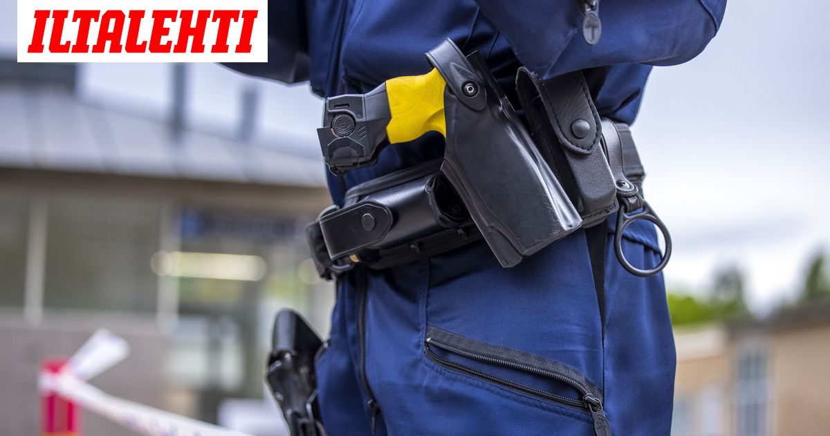 Syyte: Mies yritti tappaa naispoliisin keittiöveitsellä Lempäälässä